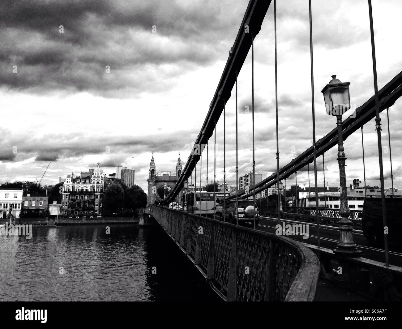 Hammersmith bridge hi-res stock photography and images - Alamy