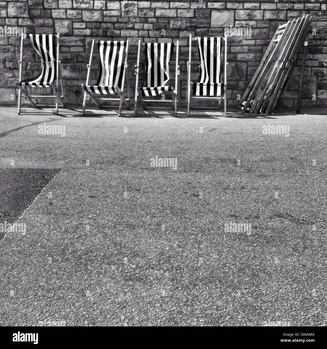 Empty deck chairs hi-res stock photography and images - Alamy