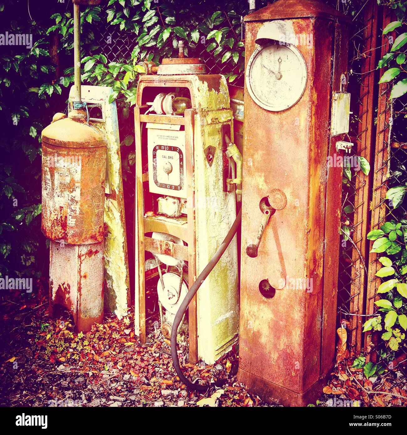 Rusty old fuel pumps hi-res stock photography and images - Alamy