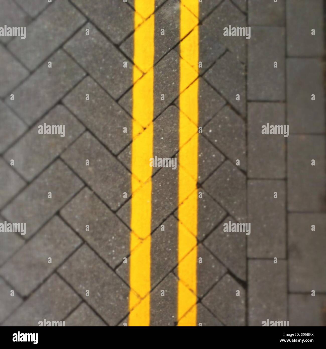 Double yellows hi-res stock photography and images - Alamy