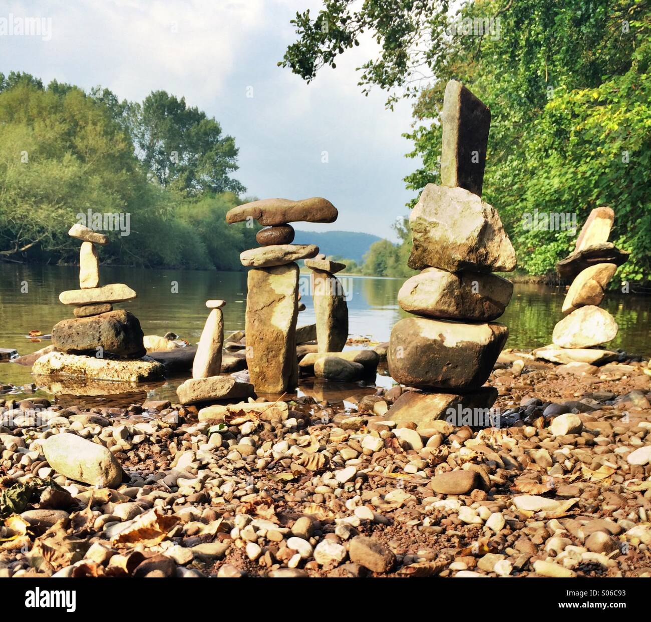 River rock sculpture hi-res stock photography and images - Alamy