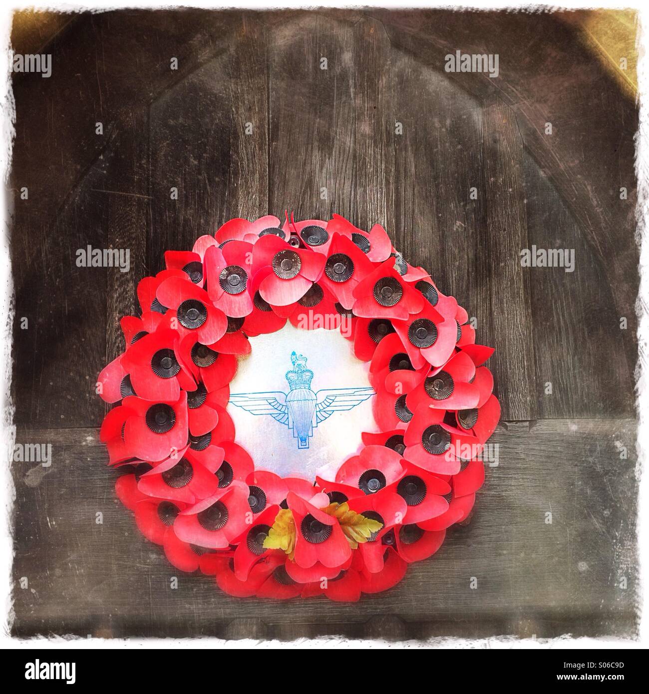 Remembrance poppy wreath hi-res stock photography and images - Alamy