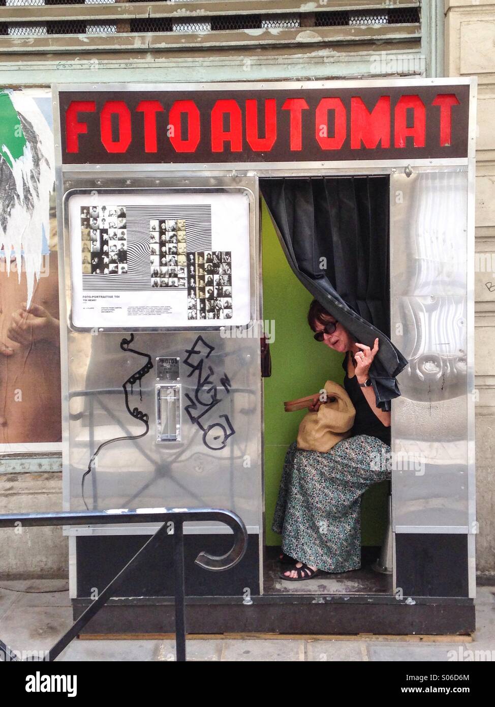 Photo booth woman hi-res stock photography and images - Alamy