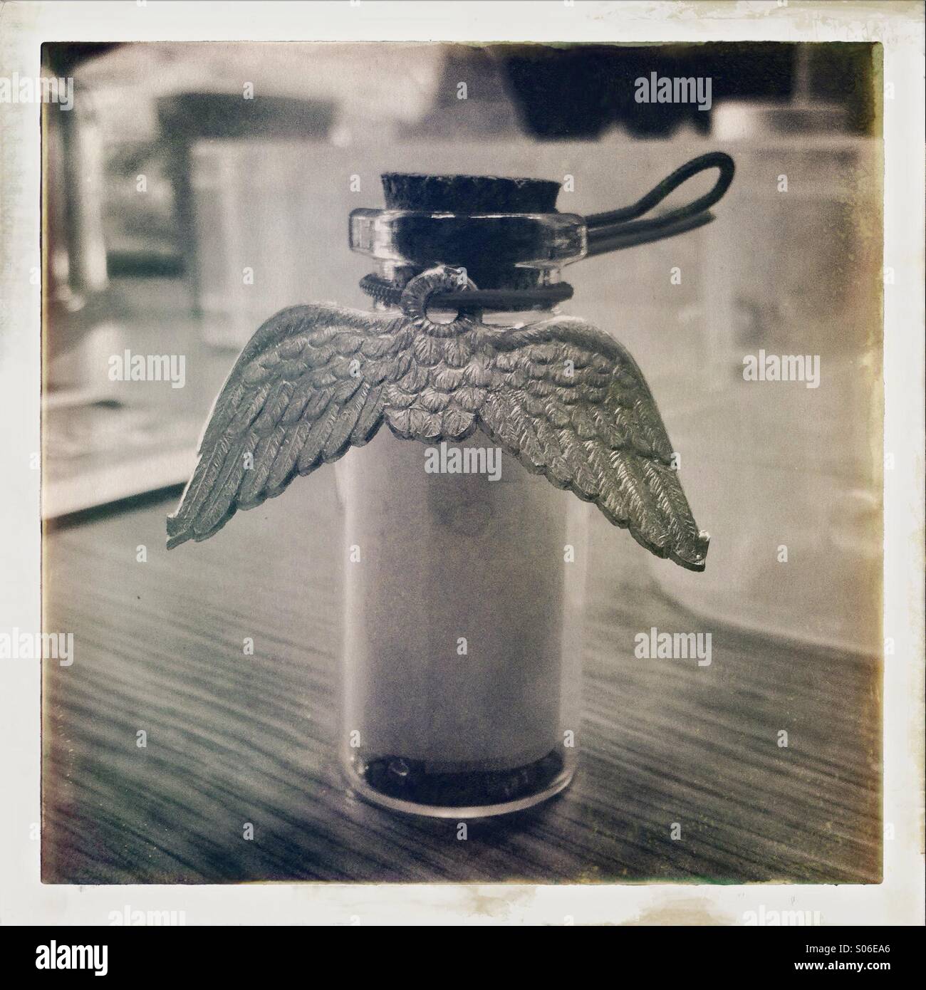 Golden angel wings hi-res stock photography and images - Alamy