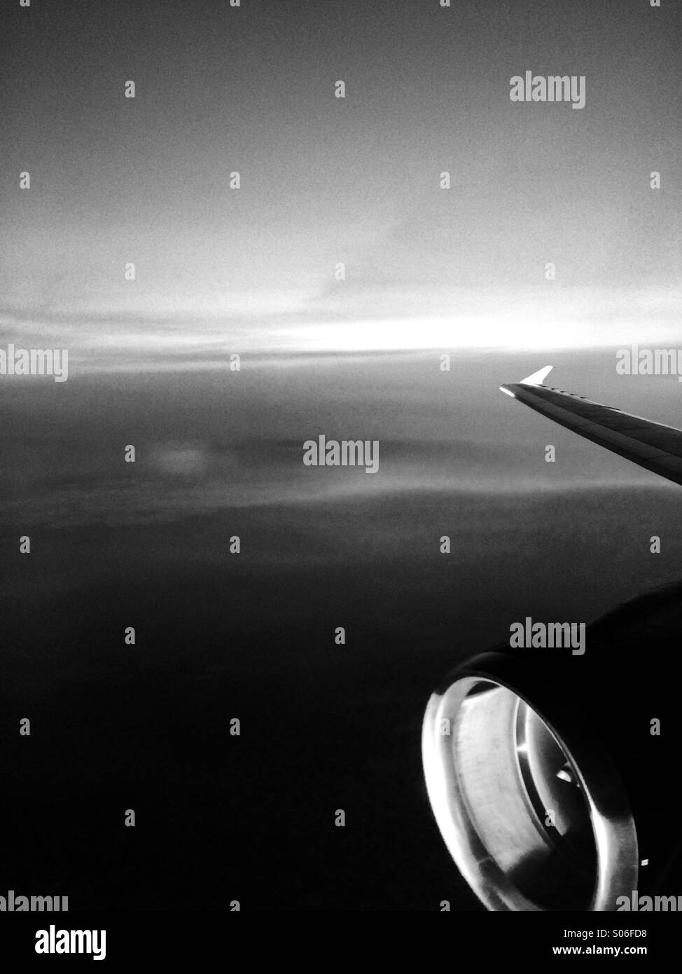 Night sky plane wing hi-res stock photography and images - Alamy