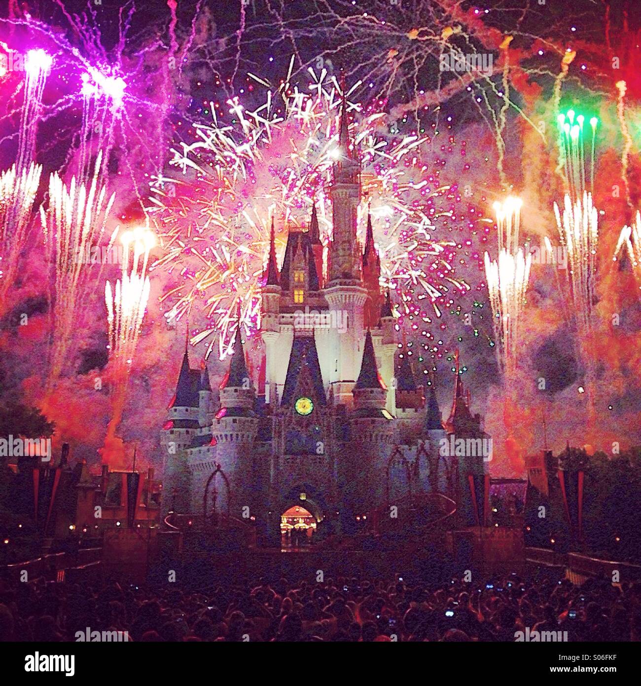 Disney cinderella castle hi-res stock photography and images - Alamy