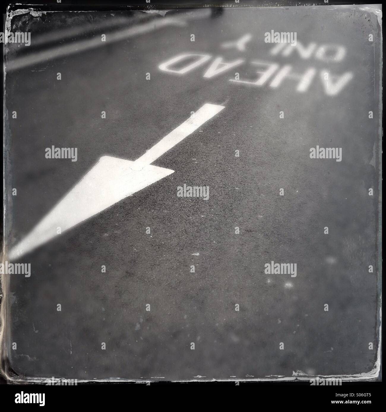 Street sign with arrow hi-res stock photography and images - Alamy