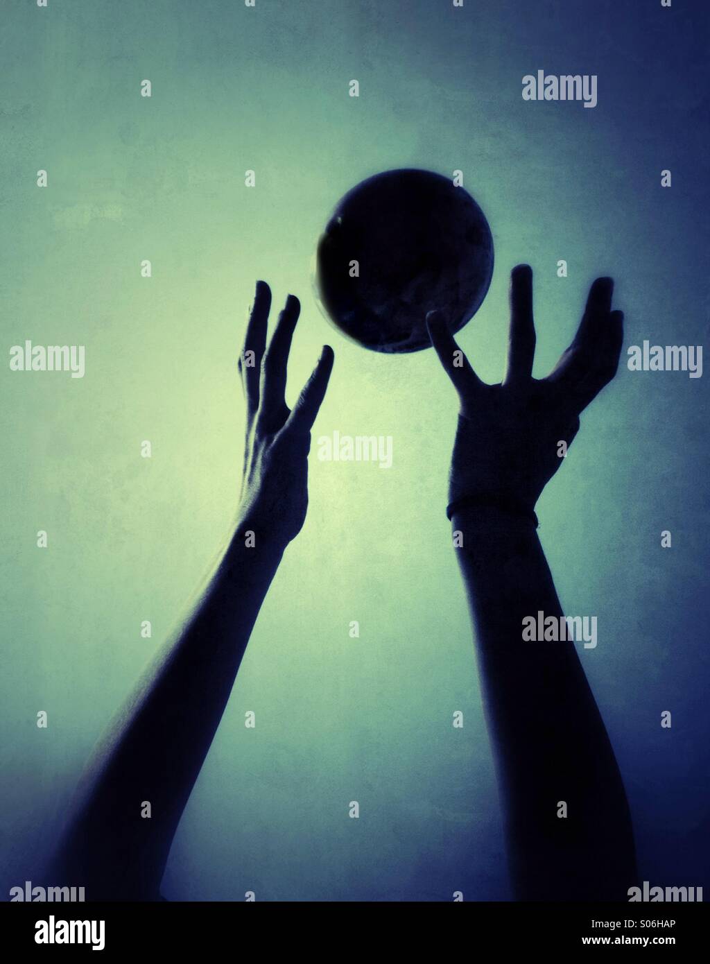 Catch ball hands hi-res stock photography and images - Alamy