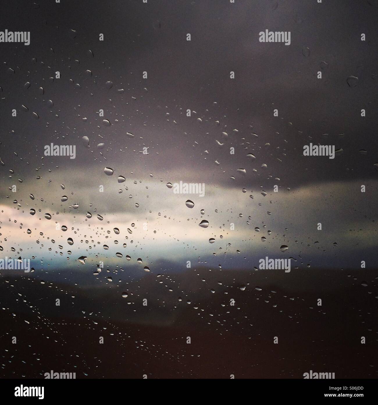 Rain on window hi-res stock photography and images - Alamy