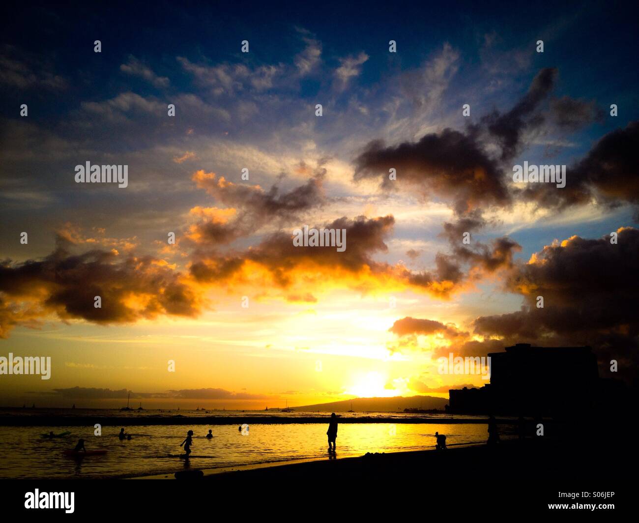 Beach goers enjoying the sun hi-res stock photography and images - Alamy