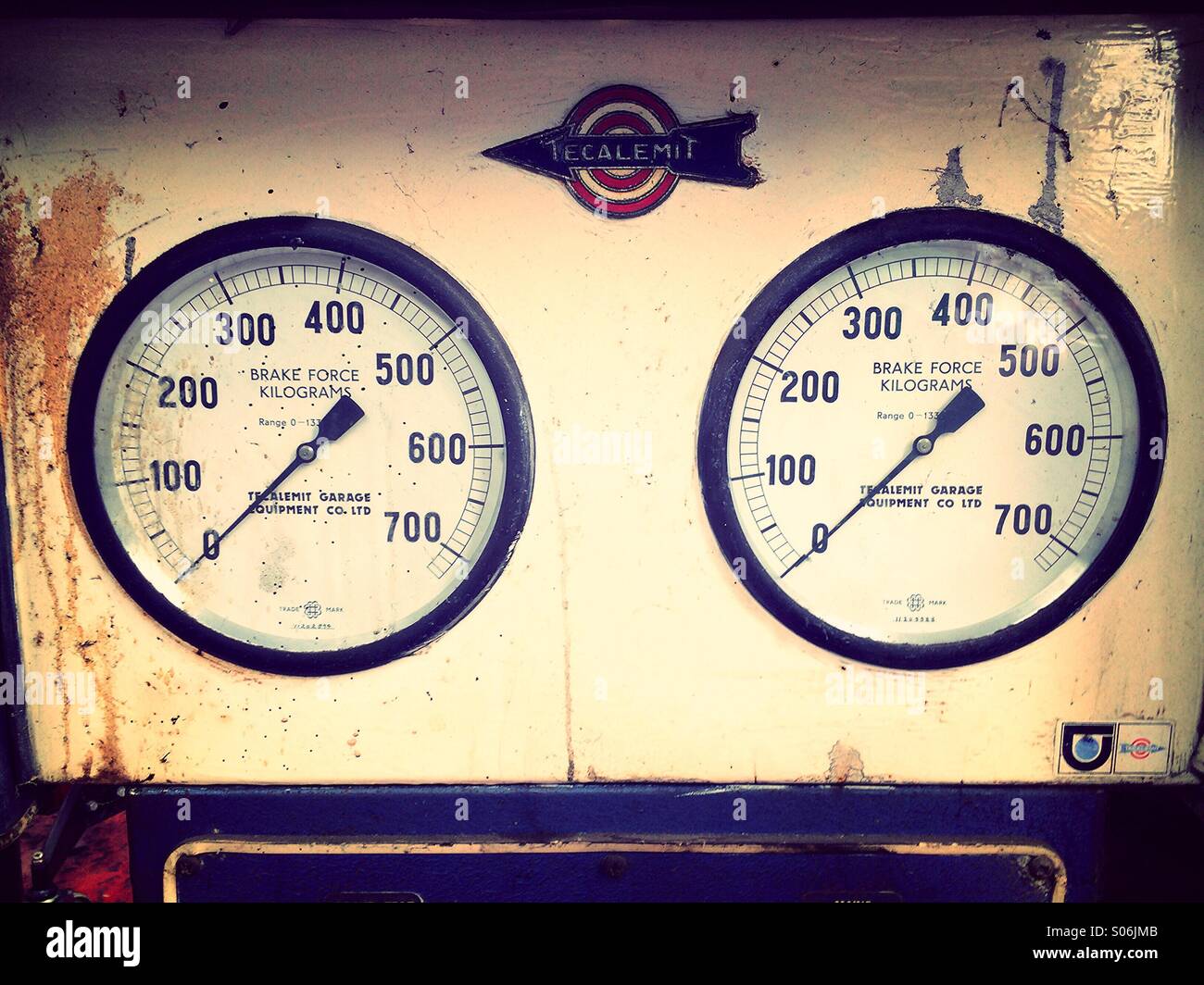 Retro gauges hi-res stock photography and images - Alamy