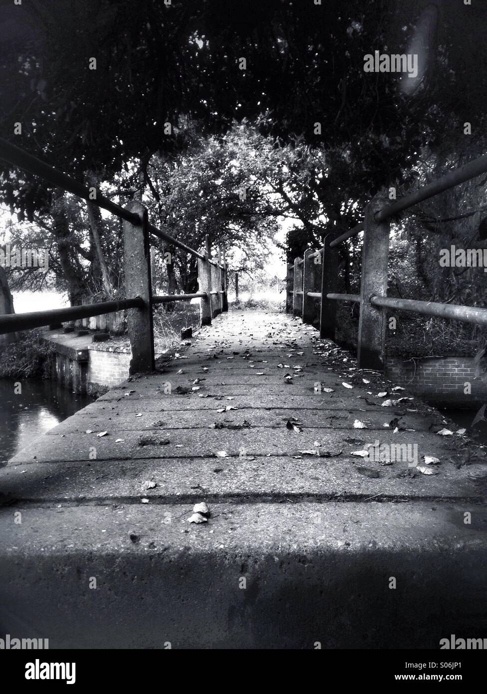 Footpath black and white hi-res stock photography and images - Alamy