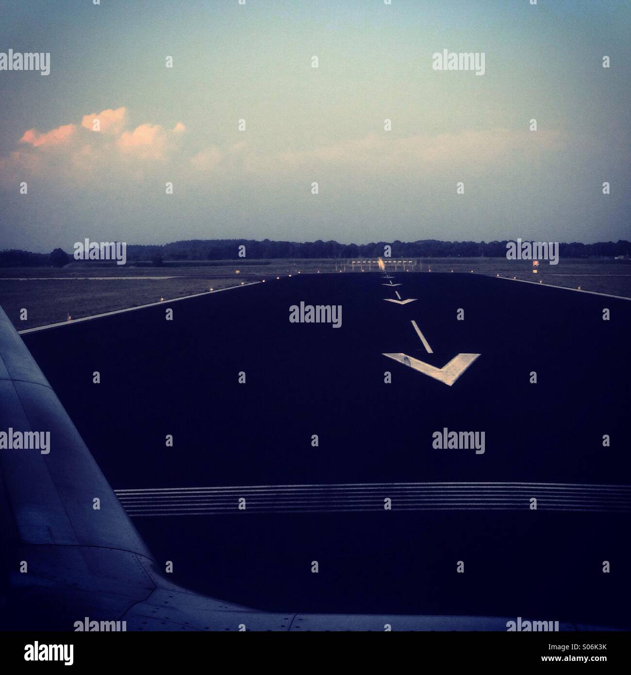 Landingstrip hi-res stock photography and images - Alamy