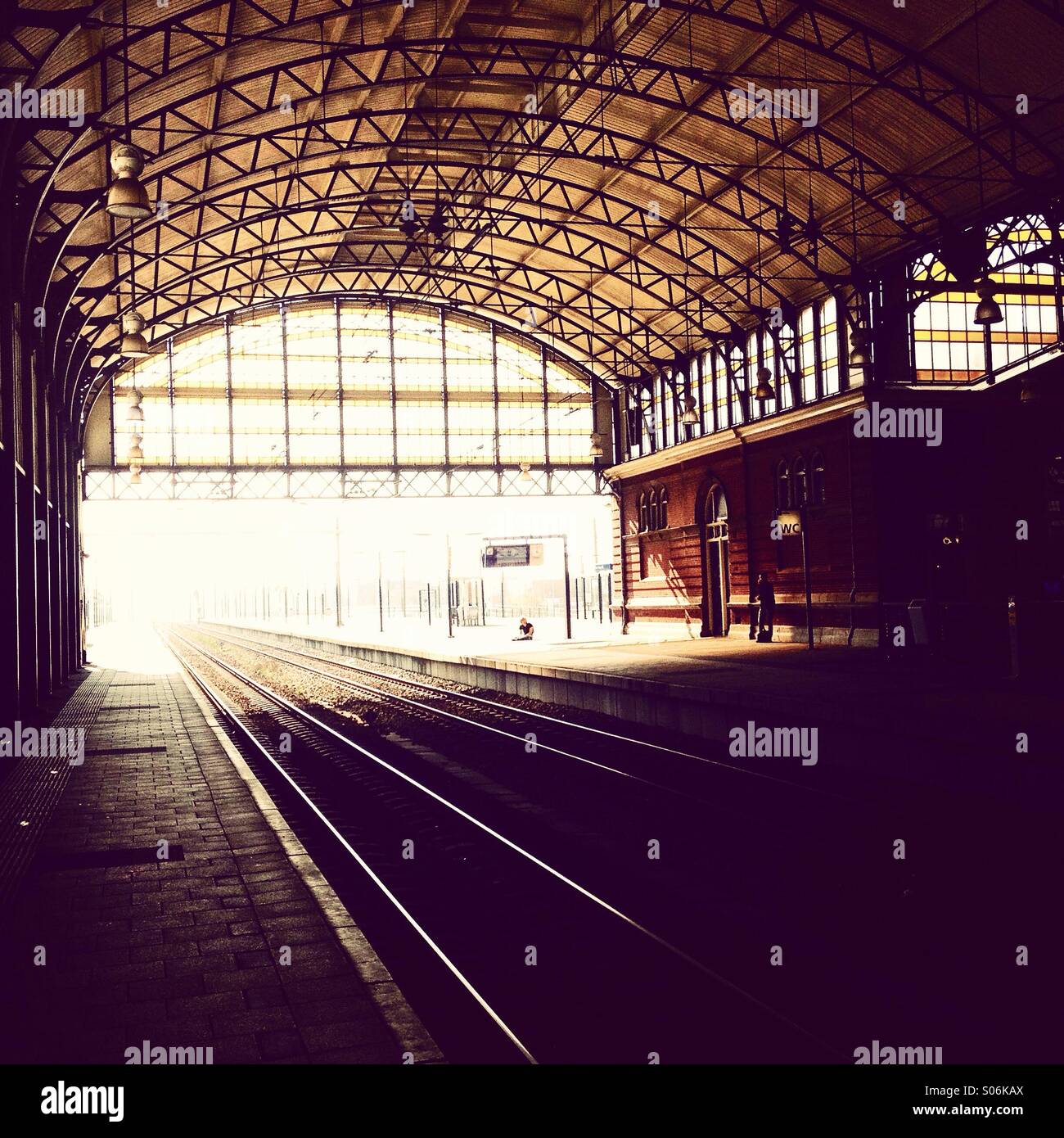Empty train station platform hi-res stock photography and images - Alamy