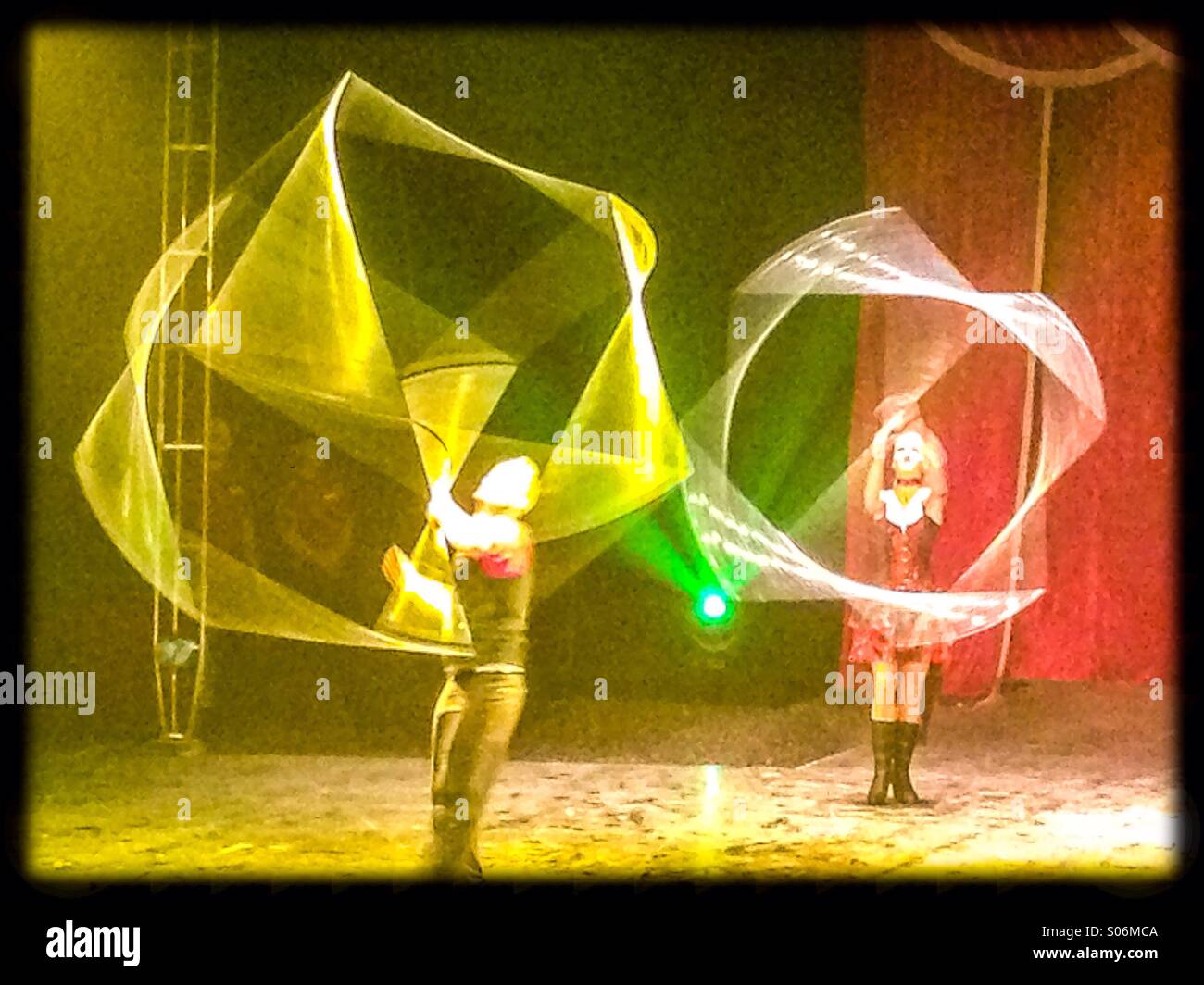 Circus performers hi-res stock photography and images - Alamy