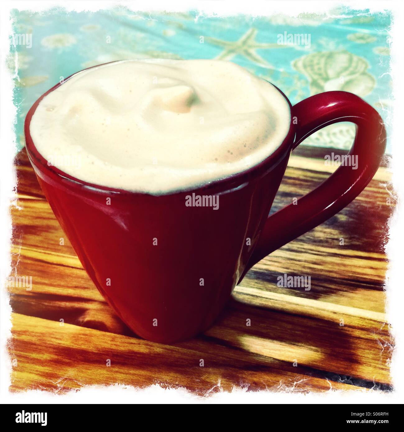 Red cup latte coffee hi-res stock photography and images - Alamy