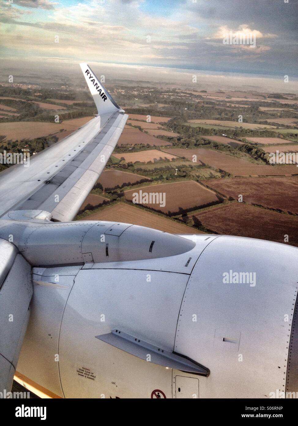 Flying Ryanair High Resolution Stock Photography and Images - Alamy