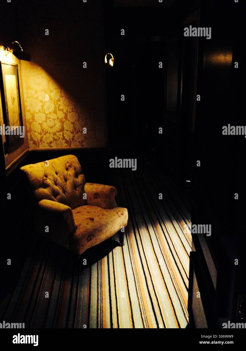 Empty chair hi-res stock photography and images - Alamy