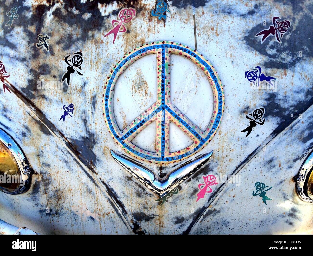 Peace sign on an old VW van Stock Photo - Alamy