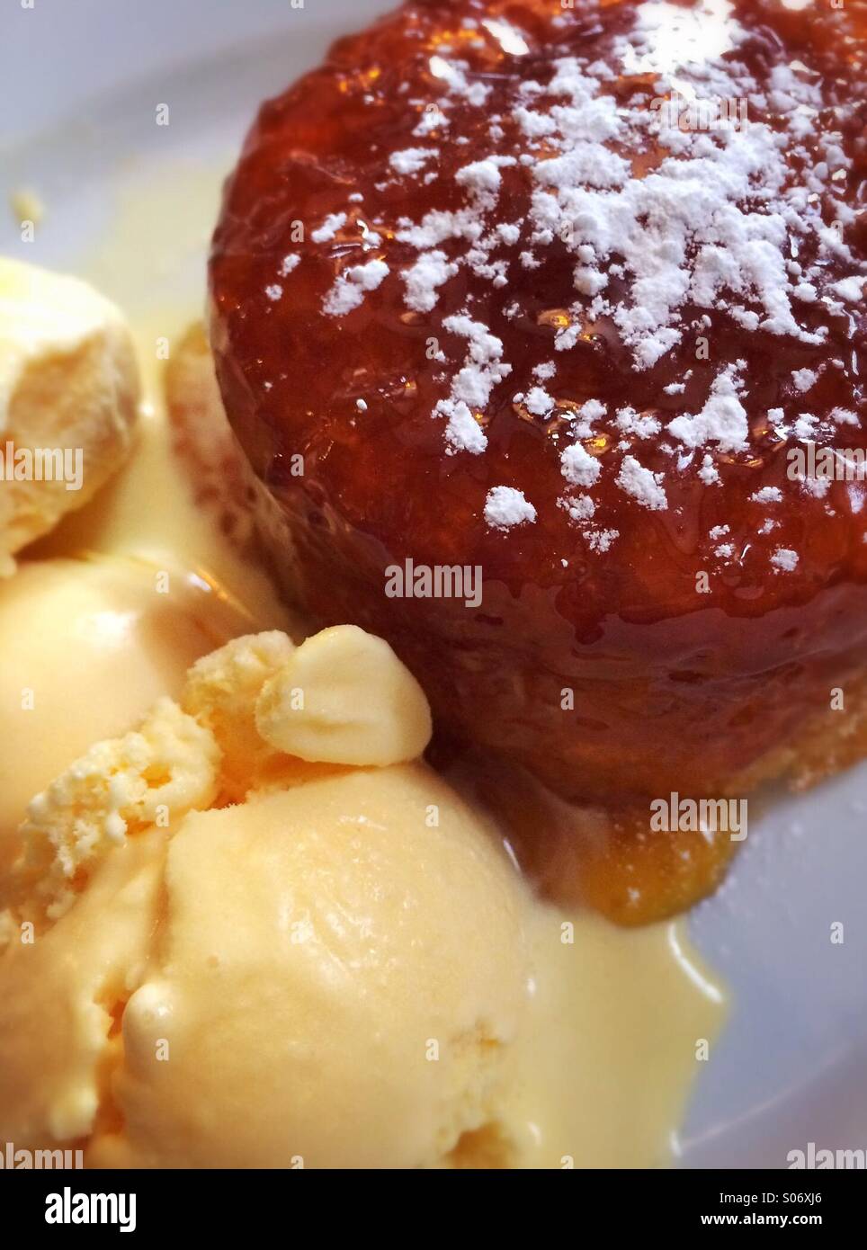 Toffee syrup hi-res stock photography and images - Alamy