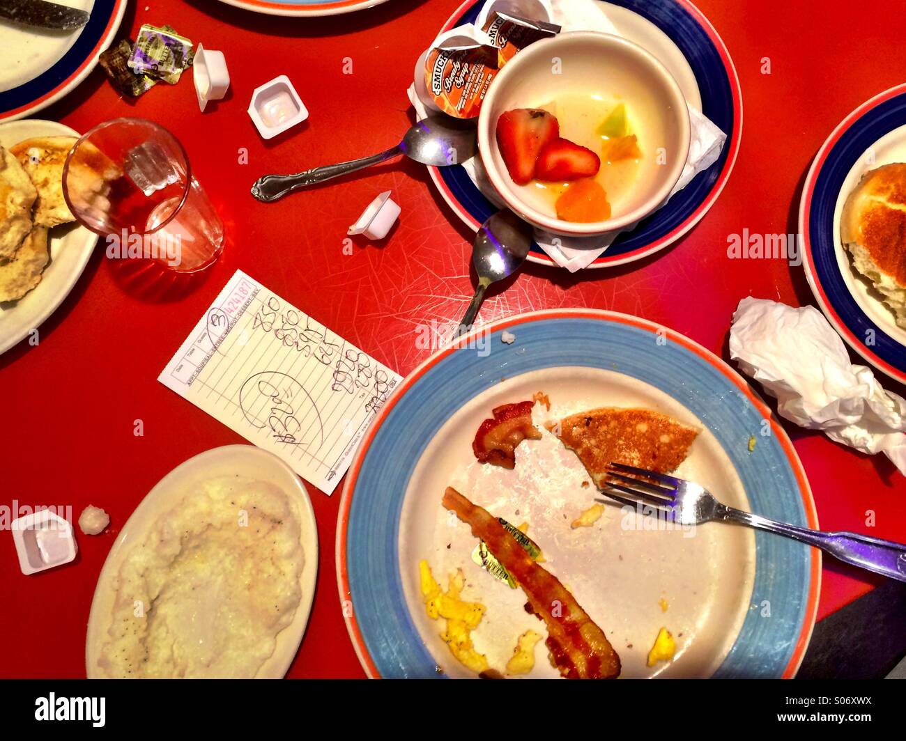 Breakfast in New York diner with check Stock Photo - Alamy