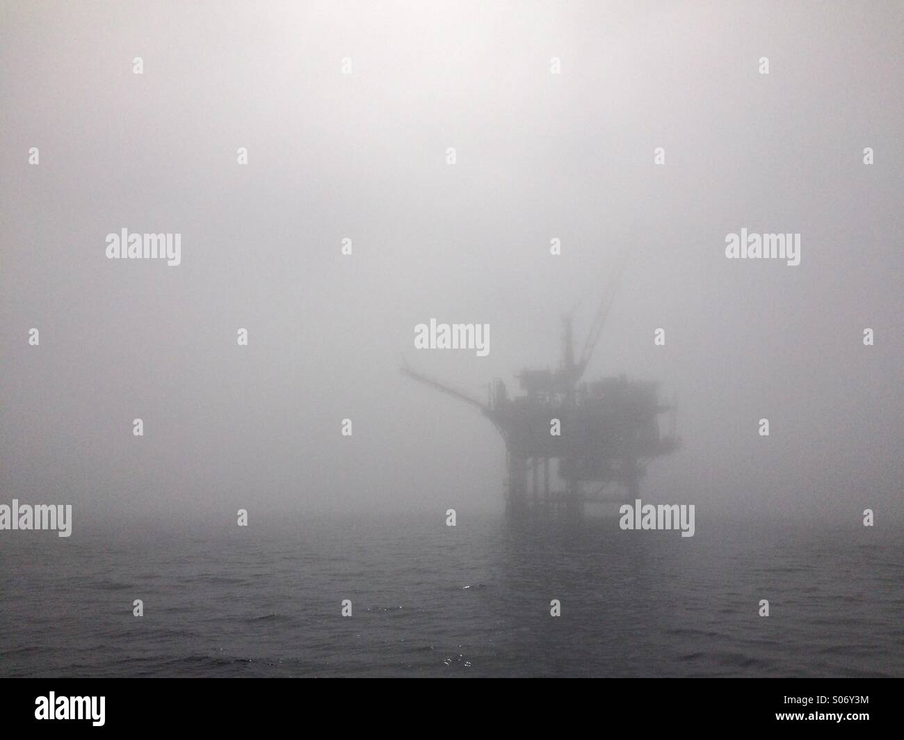 Fog oil rig hi-res stock photography and images - Alamy