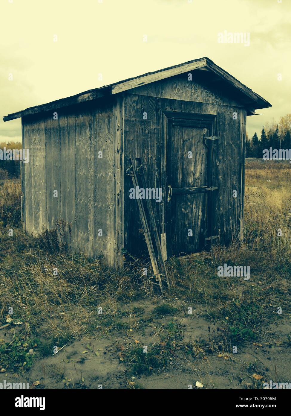 Abandoned shack hi-res stock photography and images - Alamy