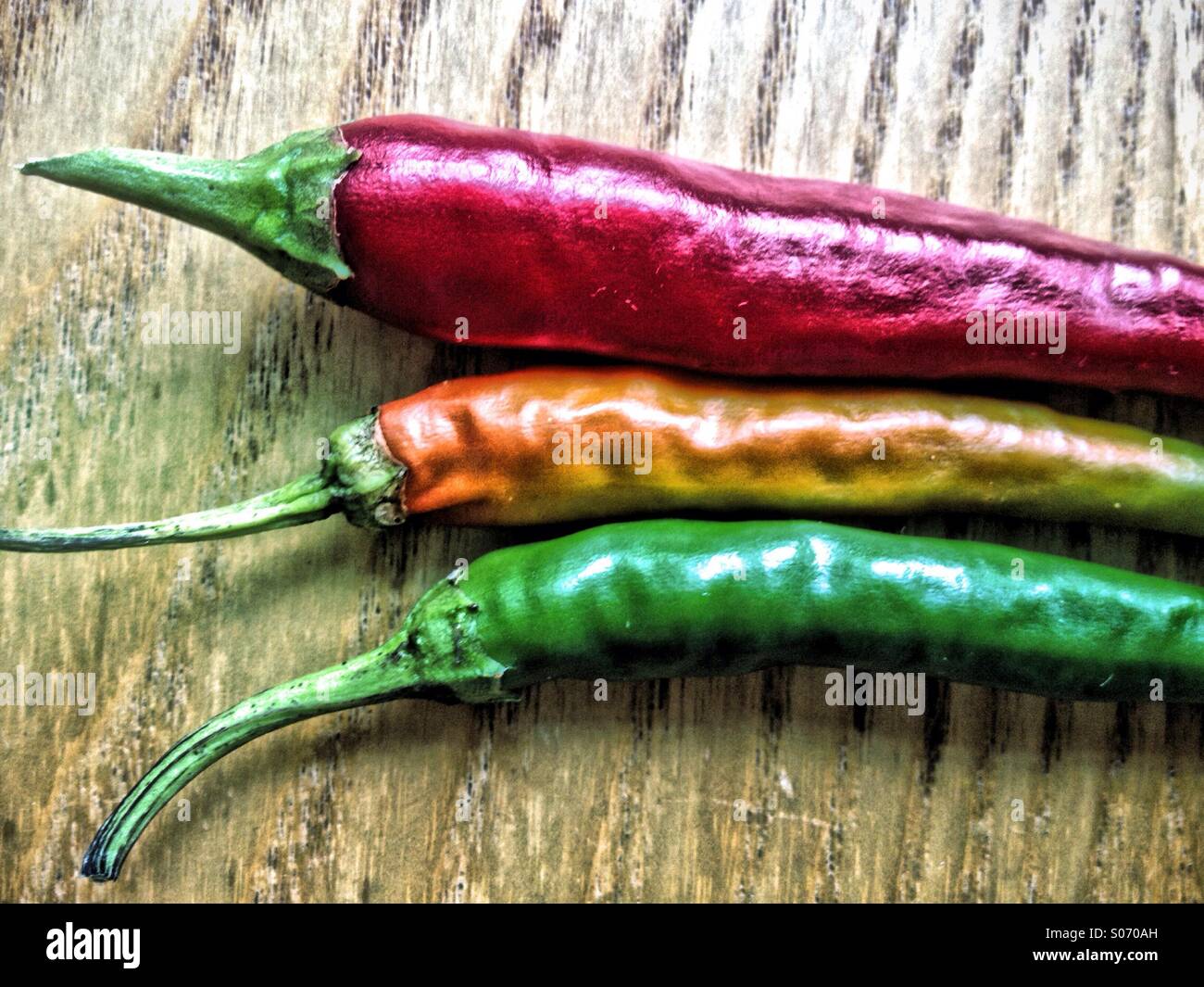 Five red chilli peppers hi-res stock photography and images - Alamy