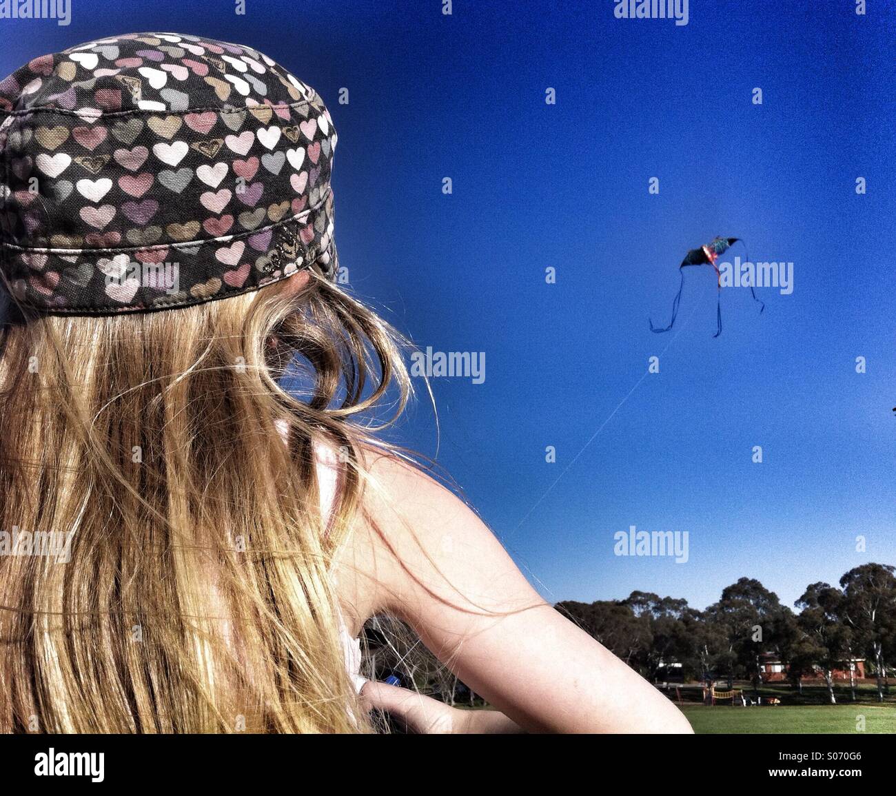 Child flying kite hi-res stock photography and images - Alamy