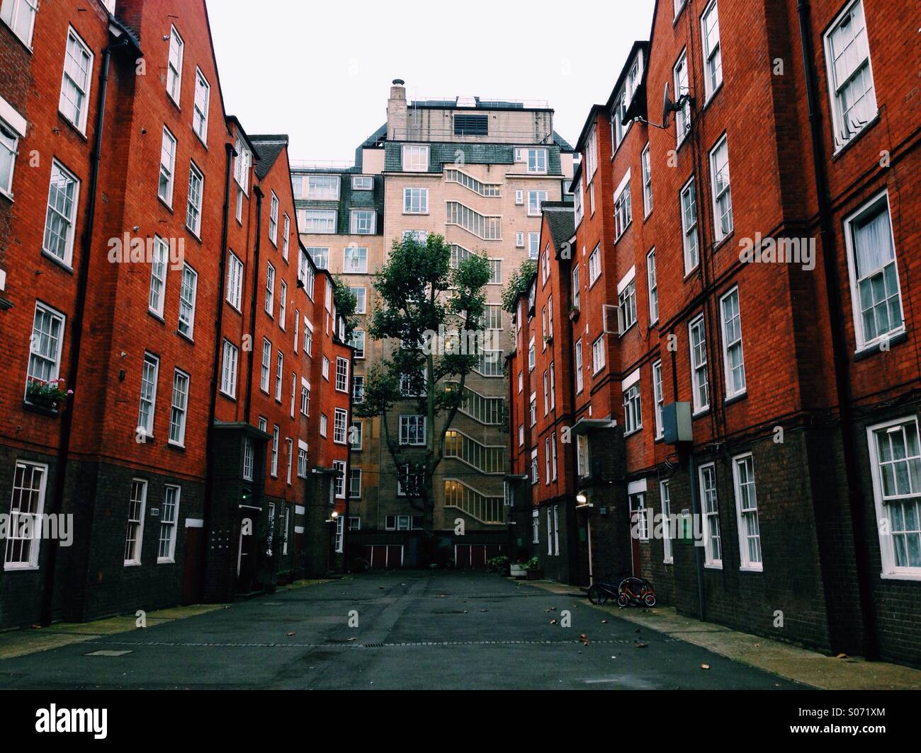 A London housing complex, Bloomsbury Stock Photo - Alamy
