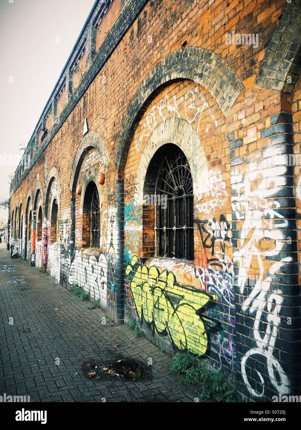 Victorian brick arches hi-res stock photography and images - Alamy