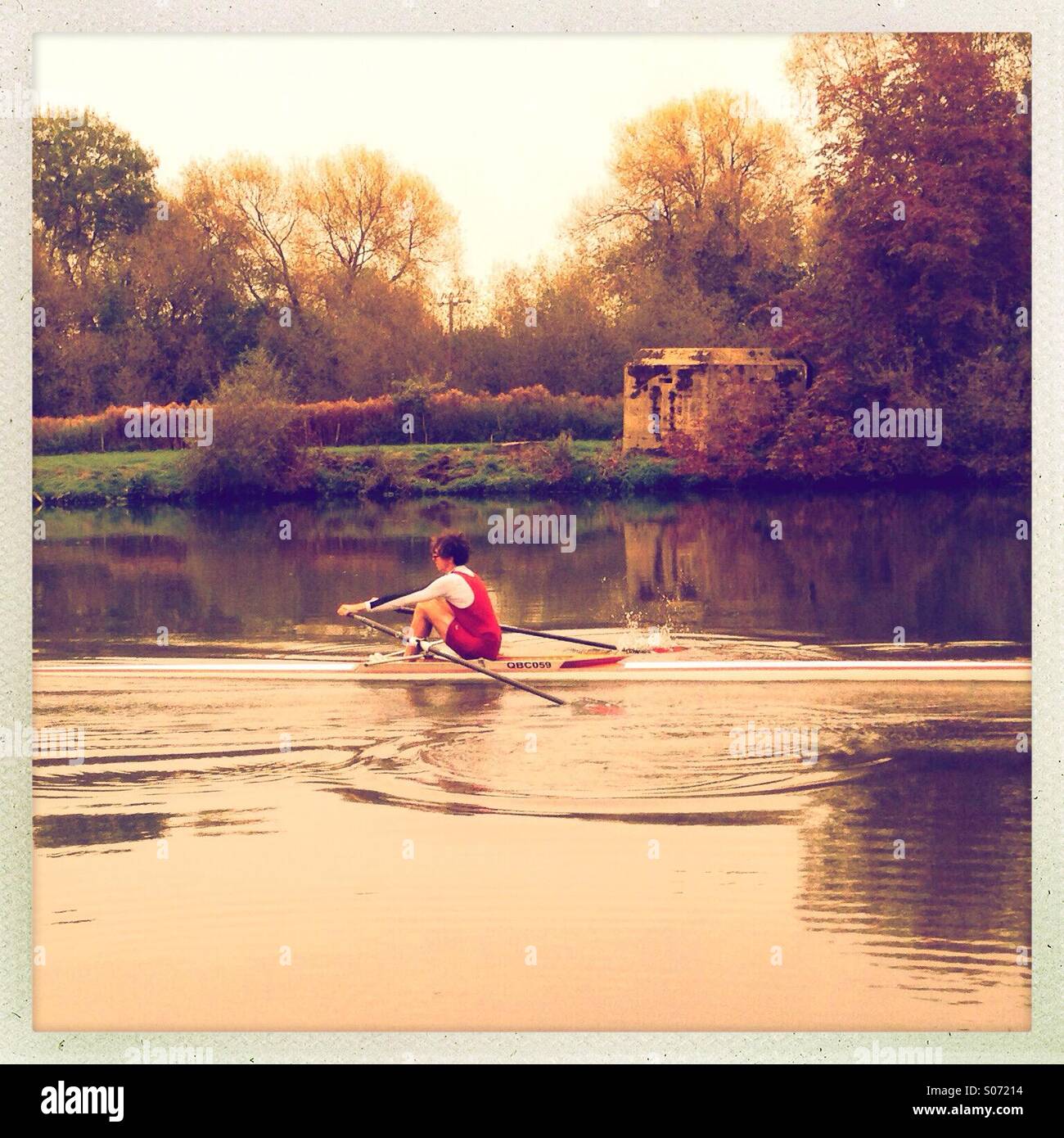 Rowing thames river hi-res stock photography and images - Alamy
