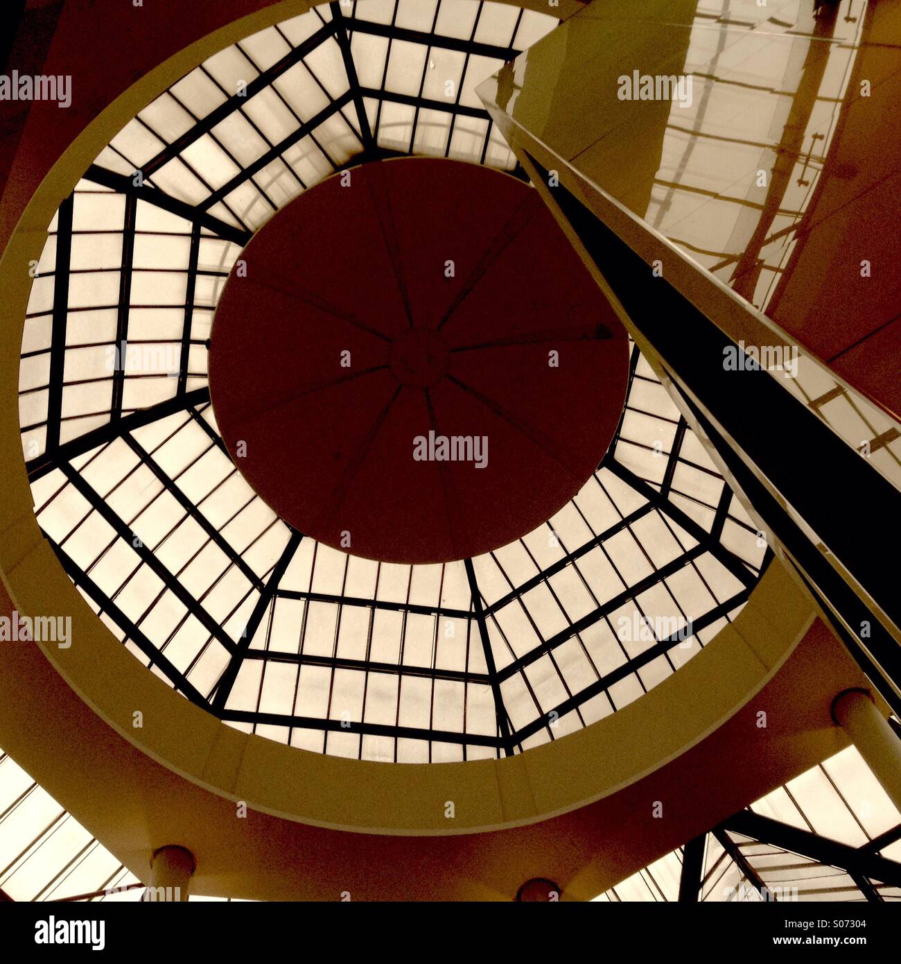 Lakeside shopping centre hi-res stock photography and images - Alamy