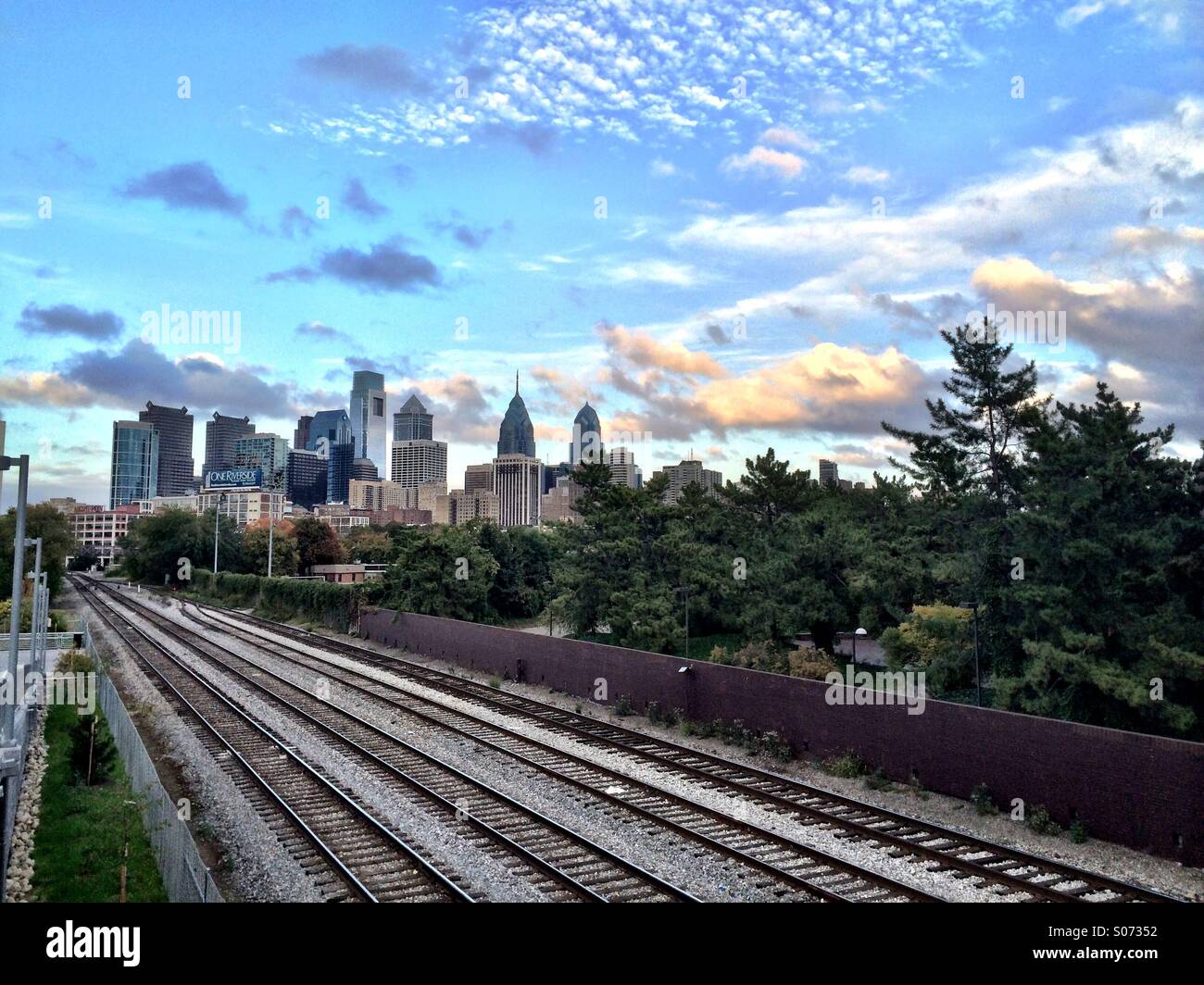 Skyline of Philadelphia at sunset Stock Photo - Alamy
