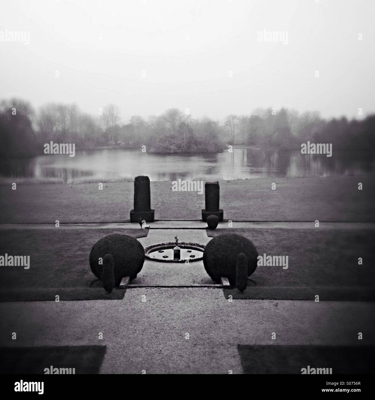 Black and white garden hi-res stock photography and images - Alamy