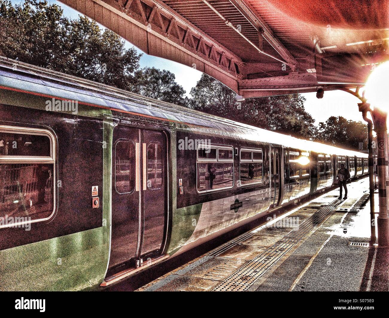 Train at Norbury station platform Stock Photo - Alamy