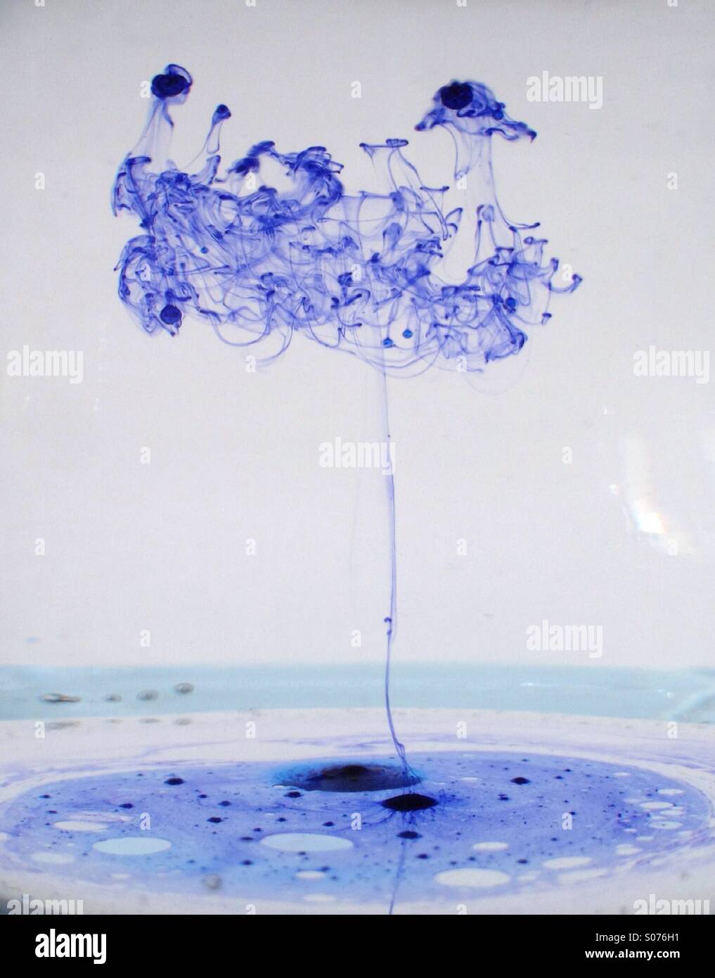 Oil mixing with water Stock Photo - Alamy