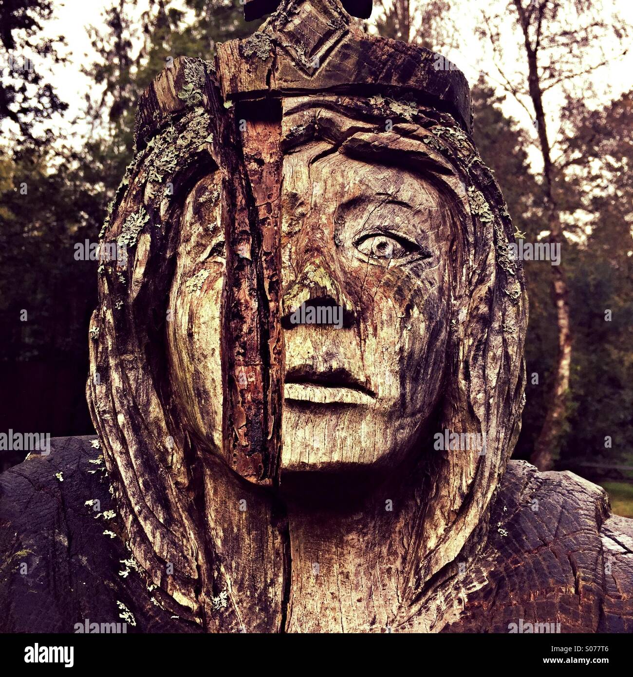 Medieval wooden statue hi-res stock photography and images - Alamy