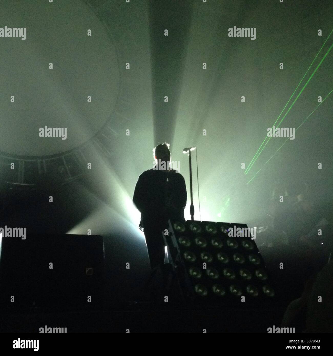 Concert stage front row hi-res stock photography and images - Alamy