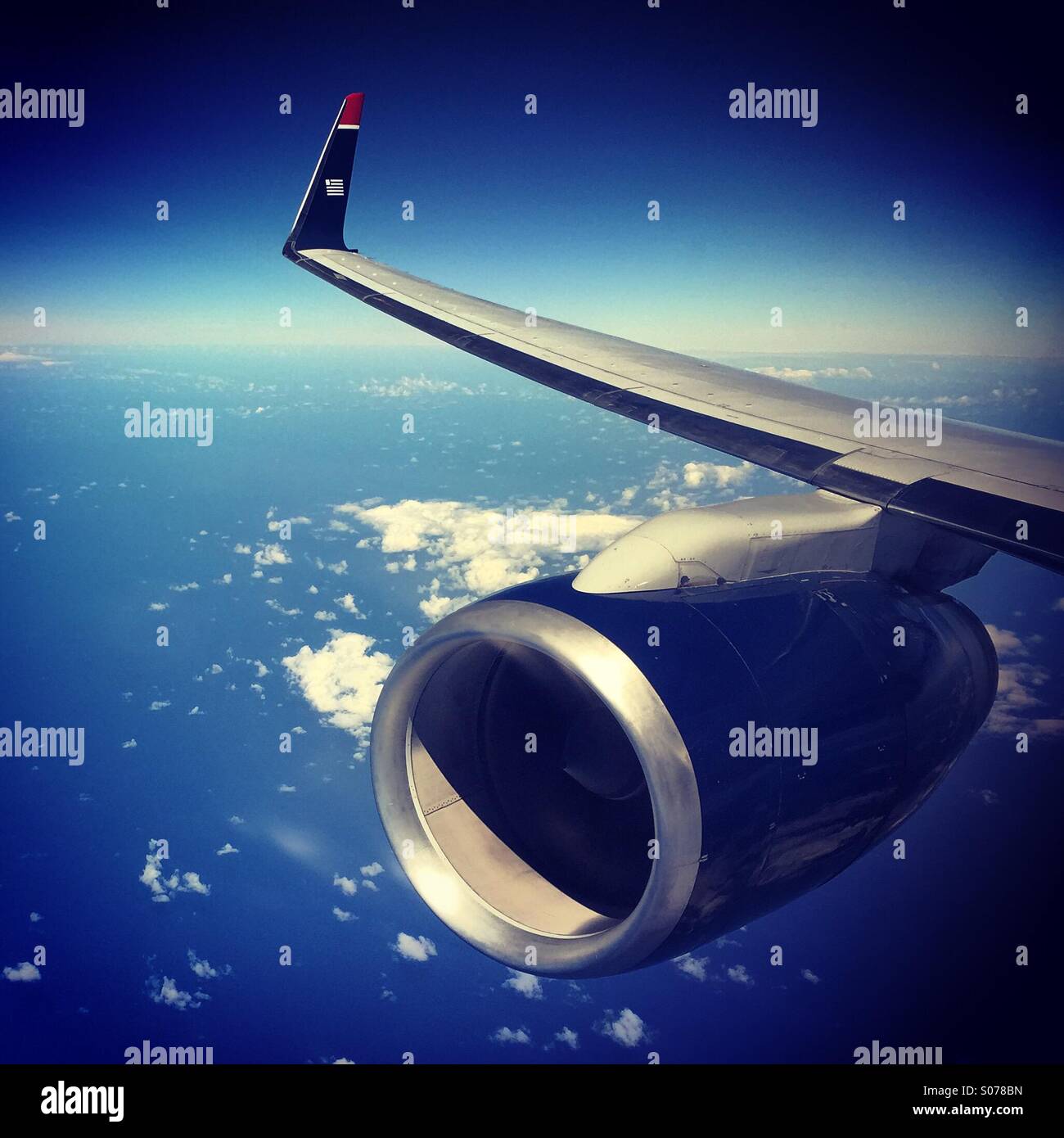 Jet over ocean hi-res stock photography and images - Alamy