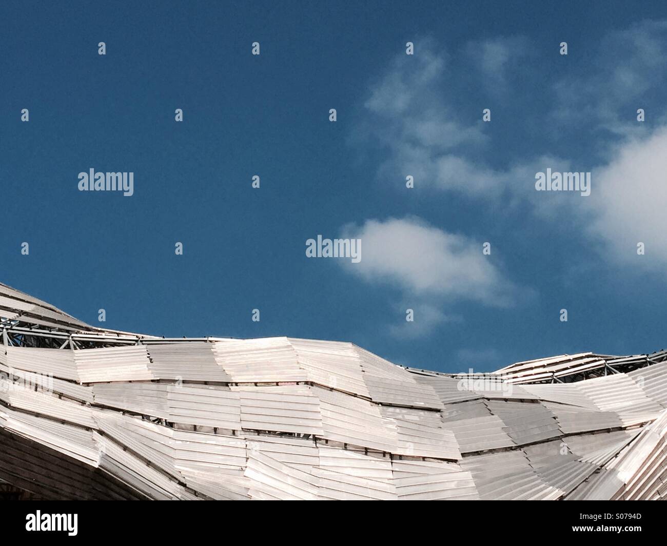 Silver building architecture hi-res stock photography and images - Alamy