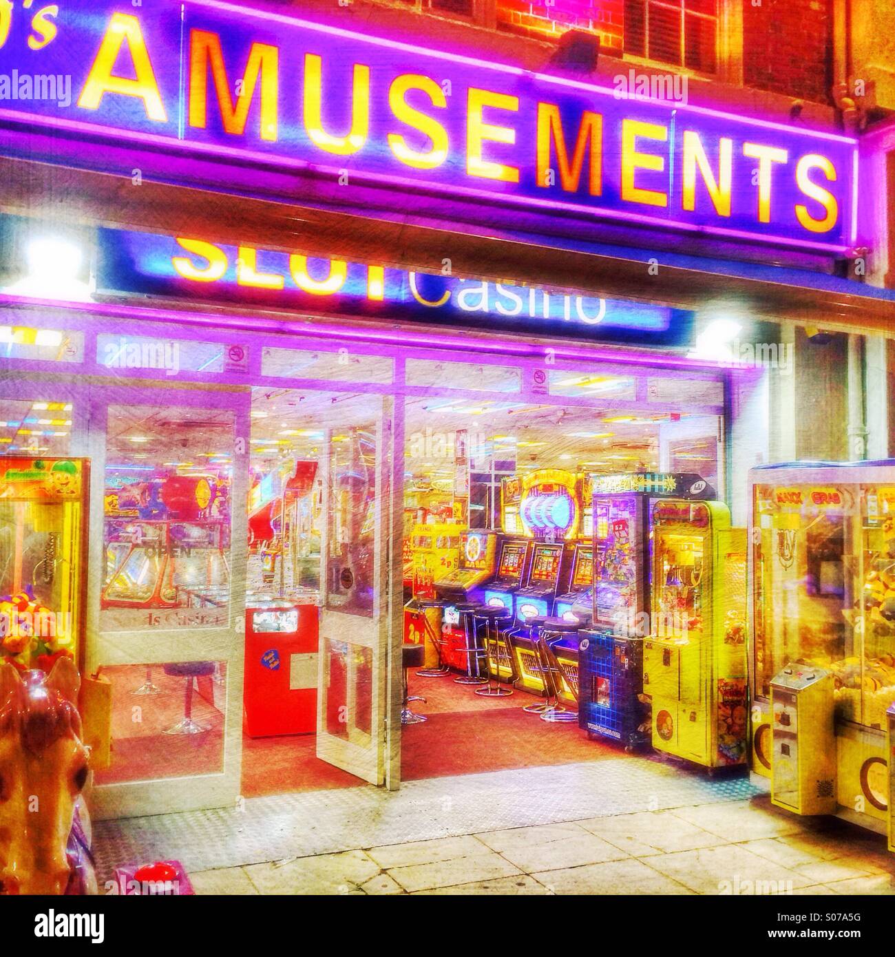 Amusement arcade doors hi-res stock photography and images - Alamy