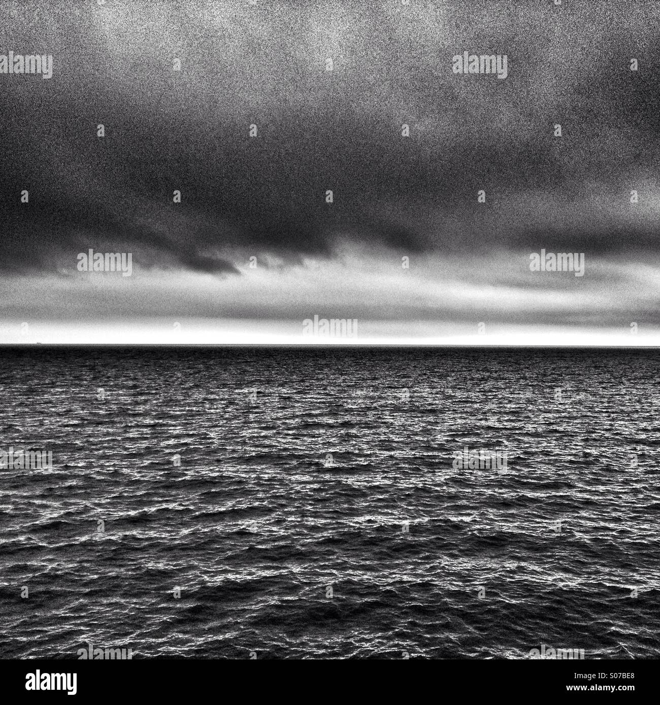 Sky over sea hi-res stock photography and images - Alamy