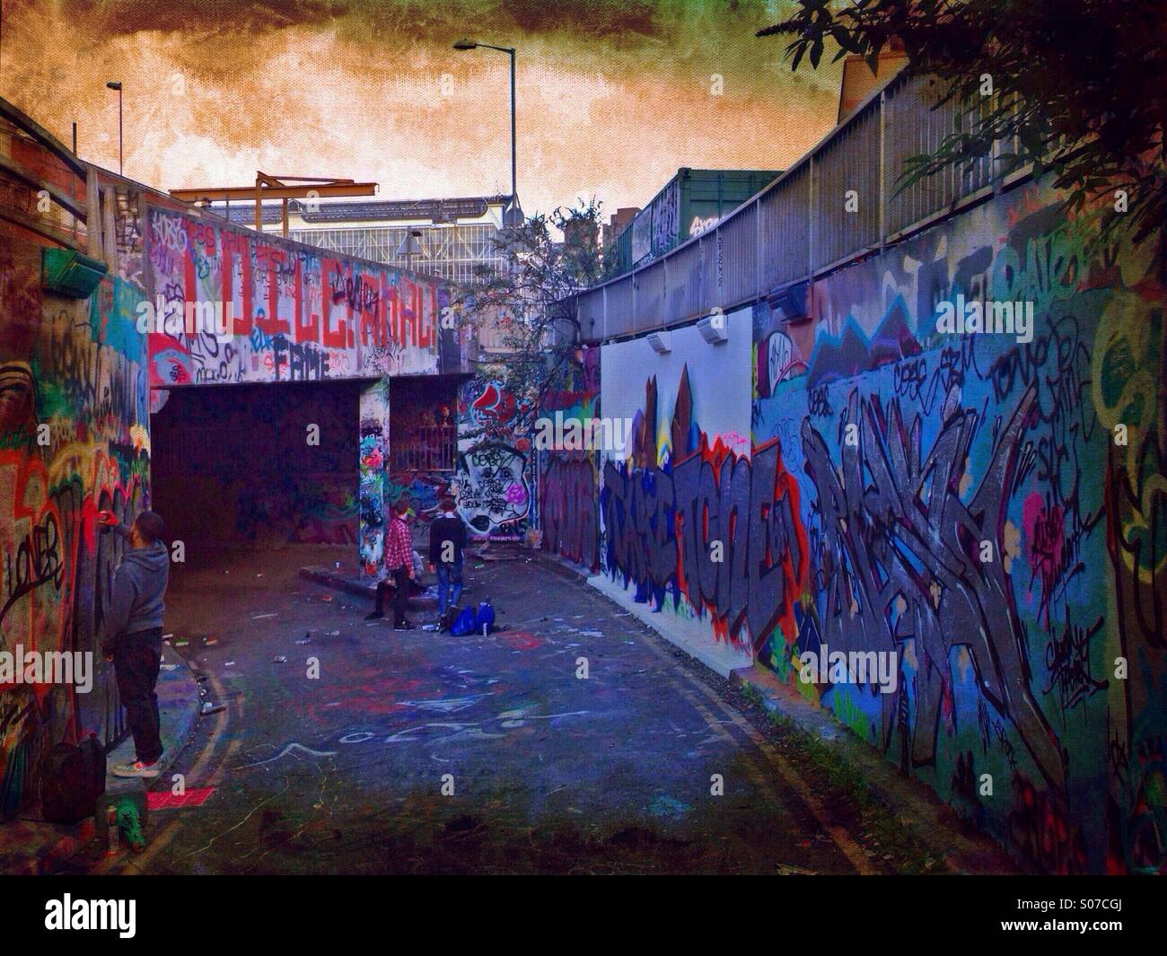Londoner wall road hi-res stock photography and images - Alamy
