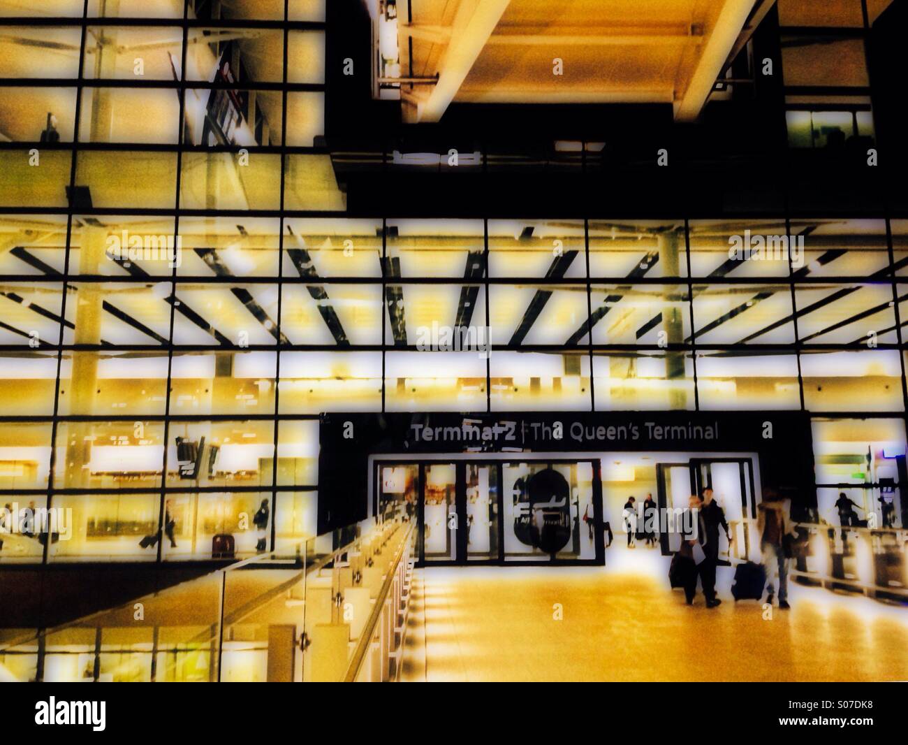 Queens building heathrow hi-res stock photography and images - Alamy