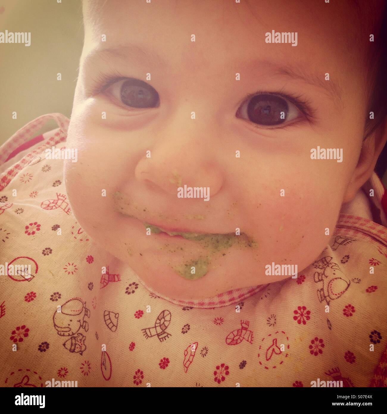 Kid eating messy hi-res stock photography and images - Alamy