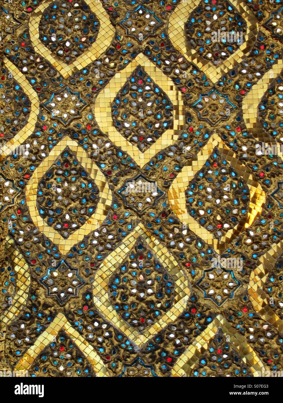 Colourful patterns with ceramic tiles and mirror pieces Stock Photo - Alamy