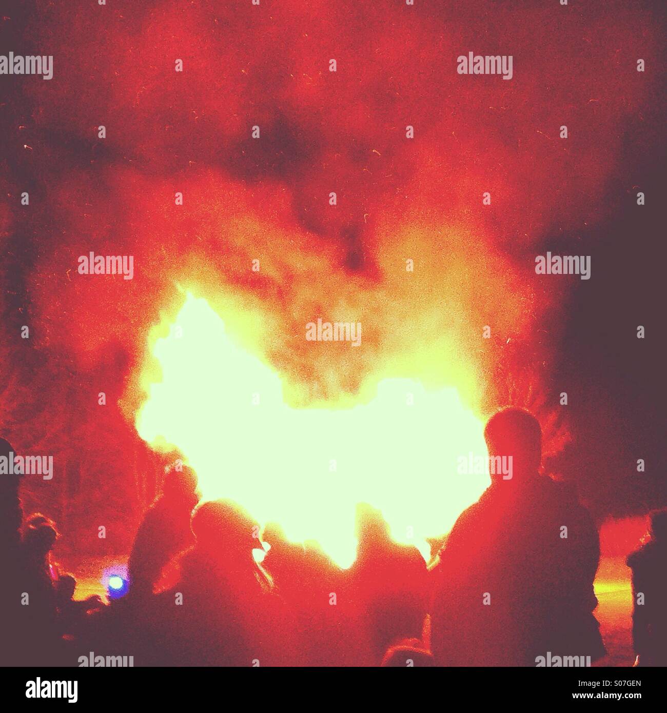 Bonfire night silhouettes hi-res stock photography and images - Alamy