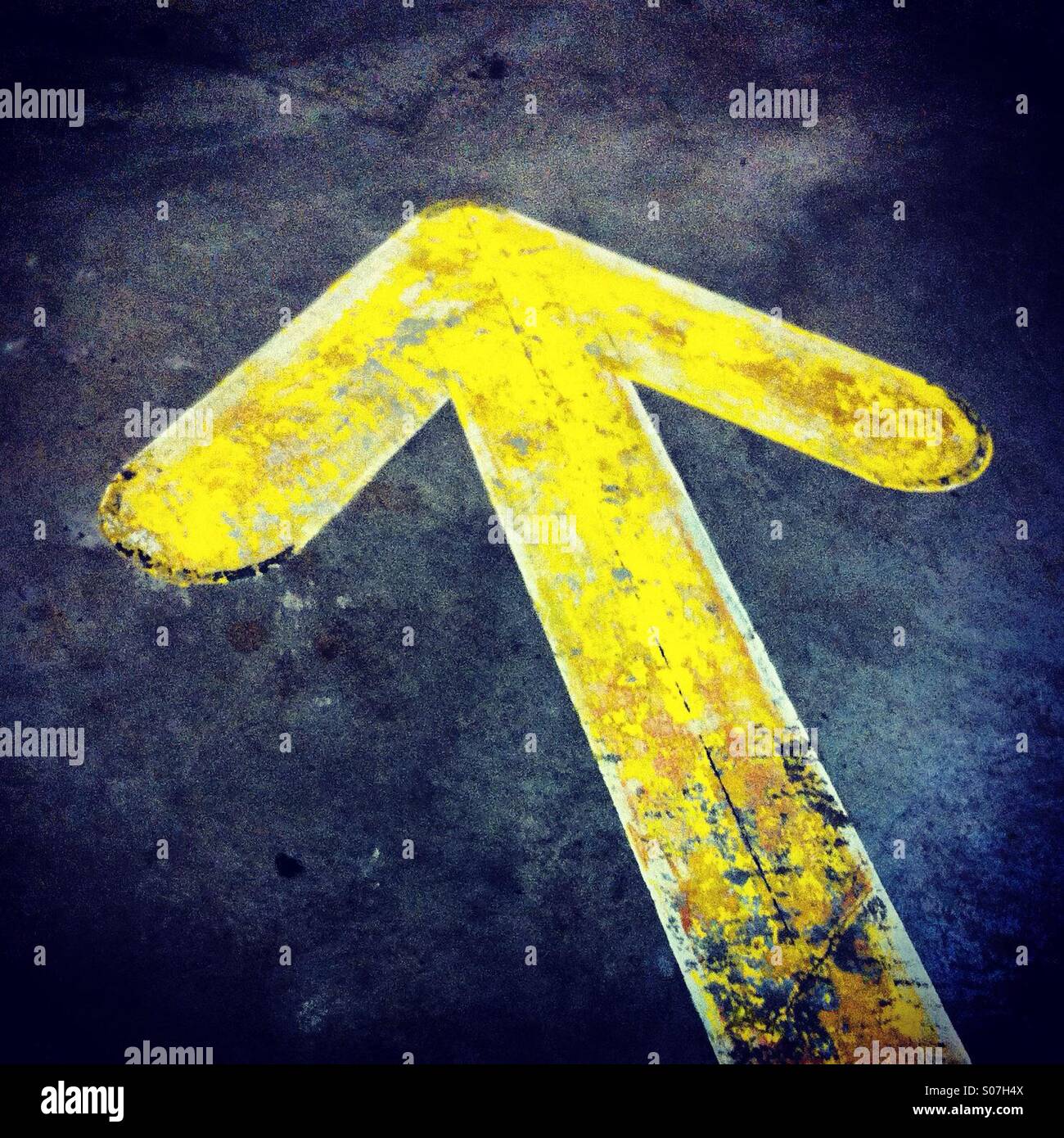 Yellow arrow on the groung showing the direction to go Stock Photo - Alamy