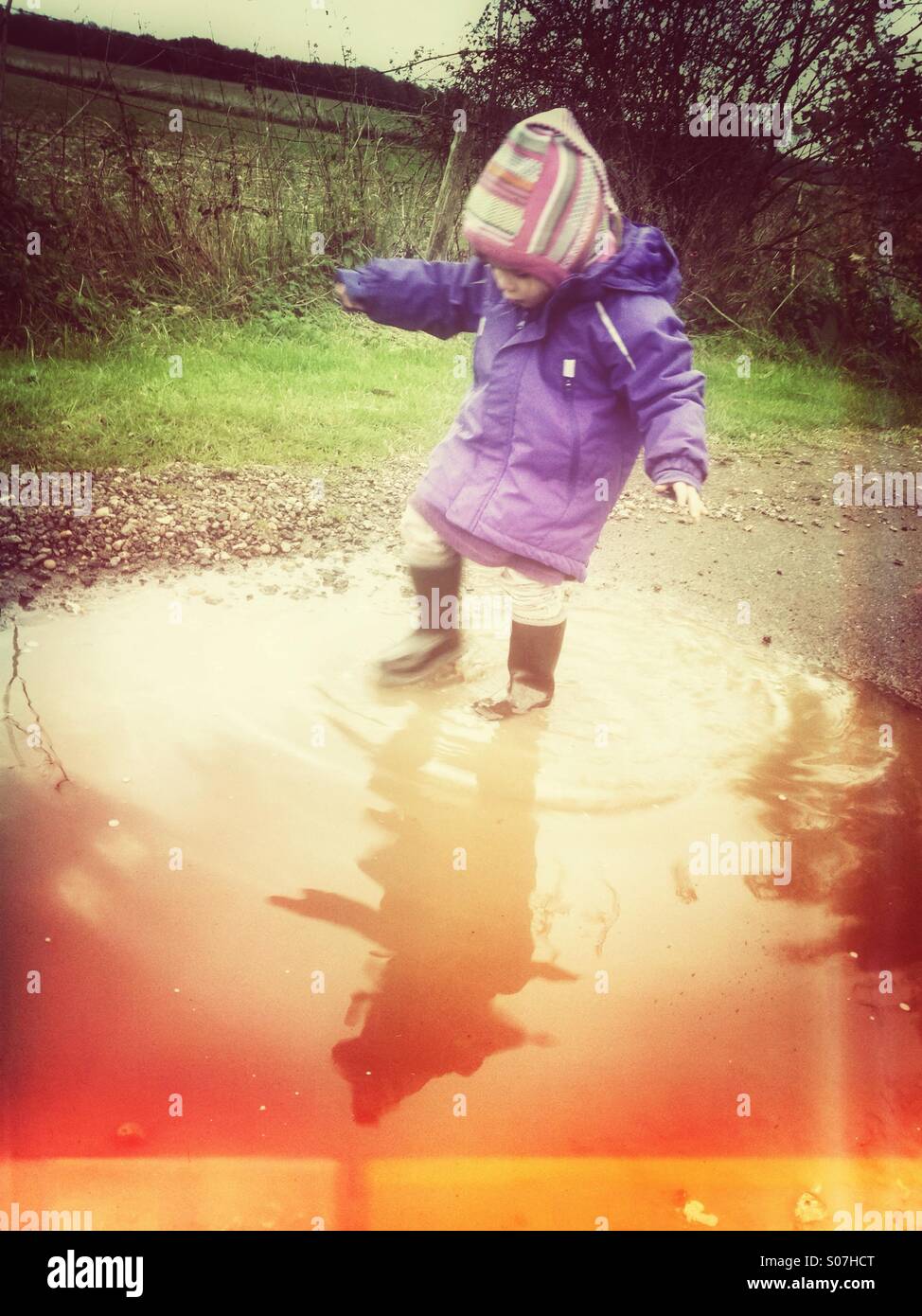 Child puddle splash hi-res stock photography and images - Alamy